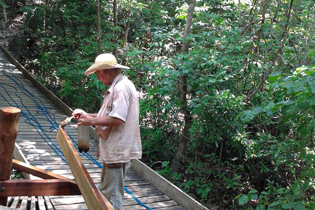 Como foi construída a plataforma flutuante do Abismo Anhumas?